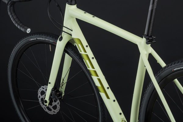 FELT グラベルレーサーBREED – CYCLECUBE