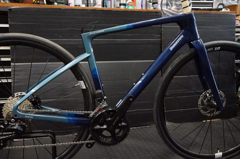 ANCHOR RE8 (105Di2完成車とフレームセット)が入荷しました。 – CYCLECUBE